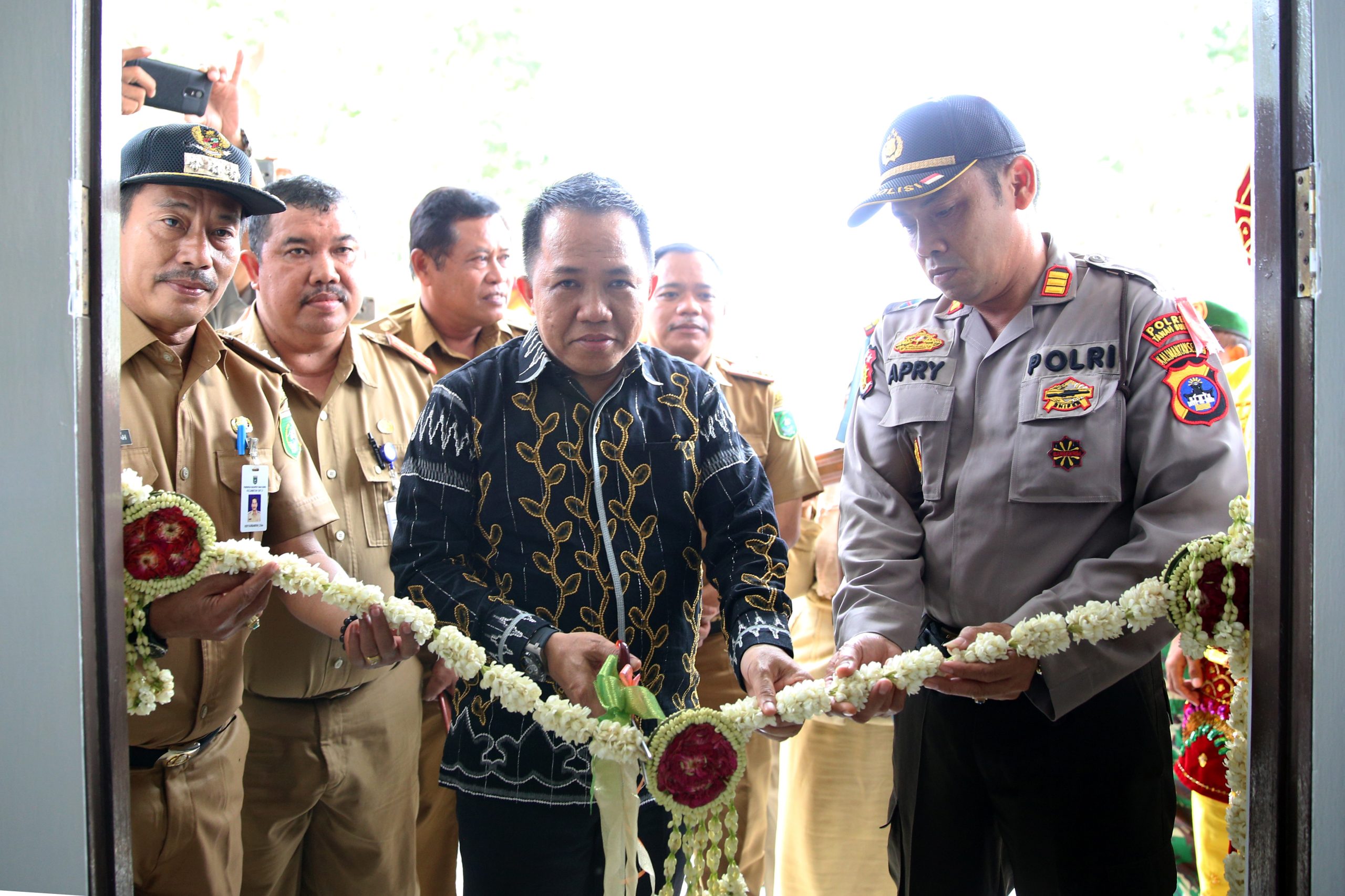 Bupati Resmikan Grand Launching UPTD Dukpencapil Satui - Portal Berita ...