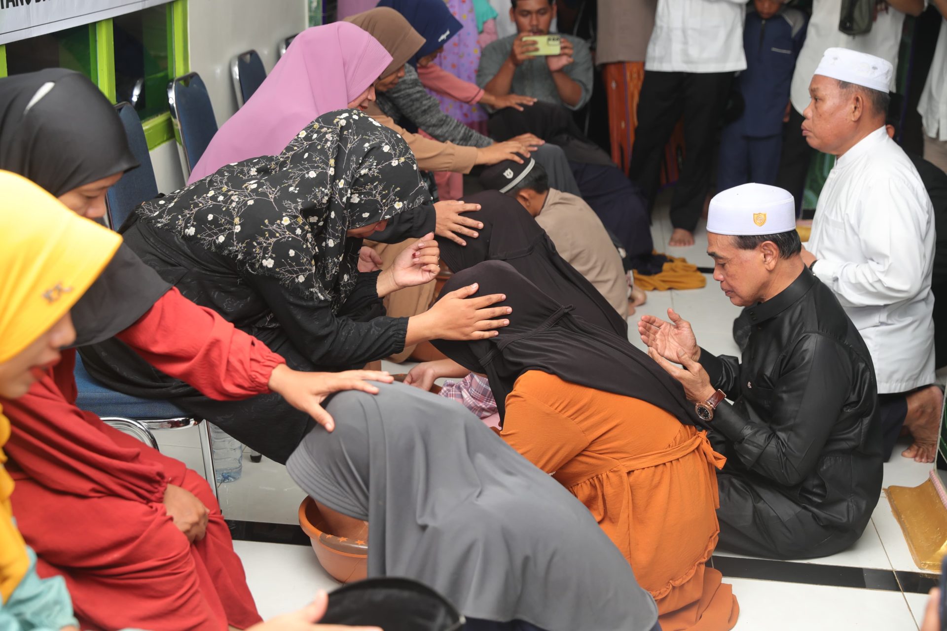 Cuci Kaki Ibu Berlanjut di Kusan Hulu Kabupaten Tanah Bumbu