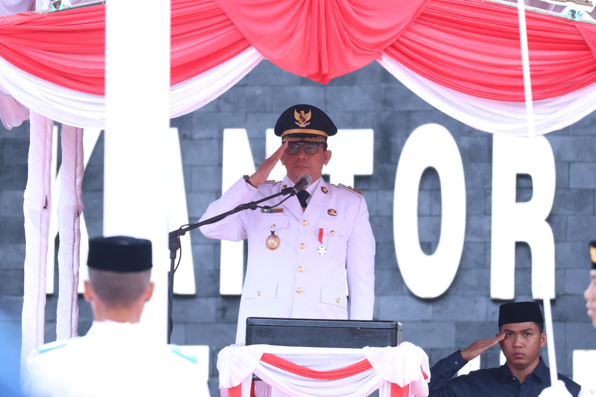 HUT RI Ke-80, Upacara Penurunan Bendera di Tanah Bumbu Berlangsung Khidmat dan Tertib - Portal ...